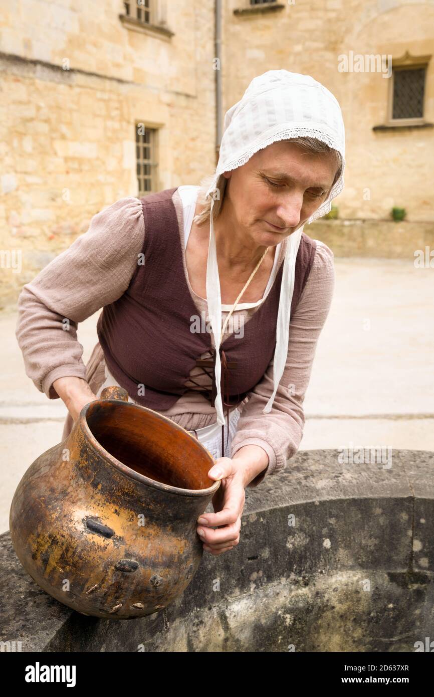 Medieval bucket hi-res stock photography and images - Alamy