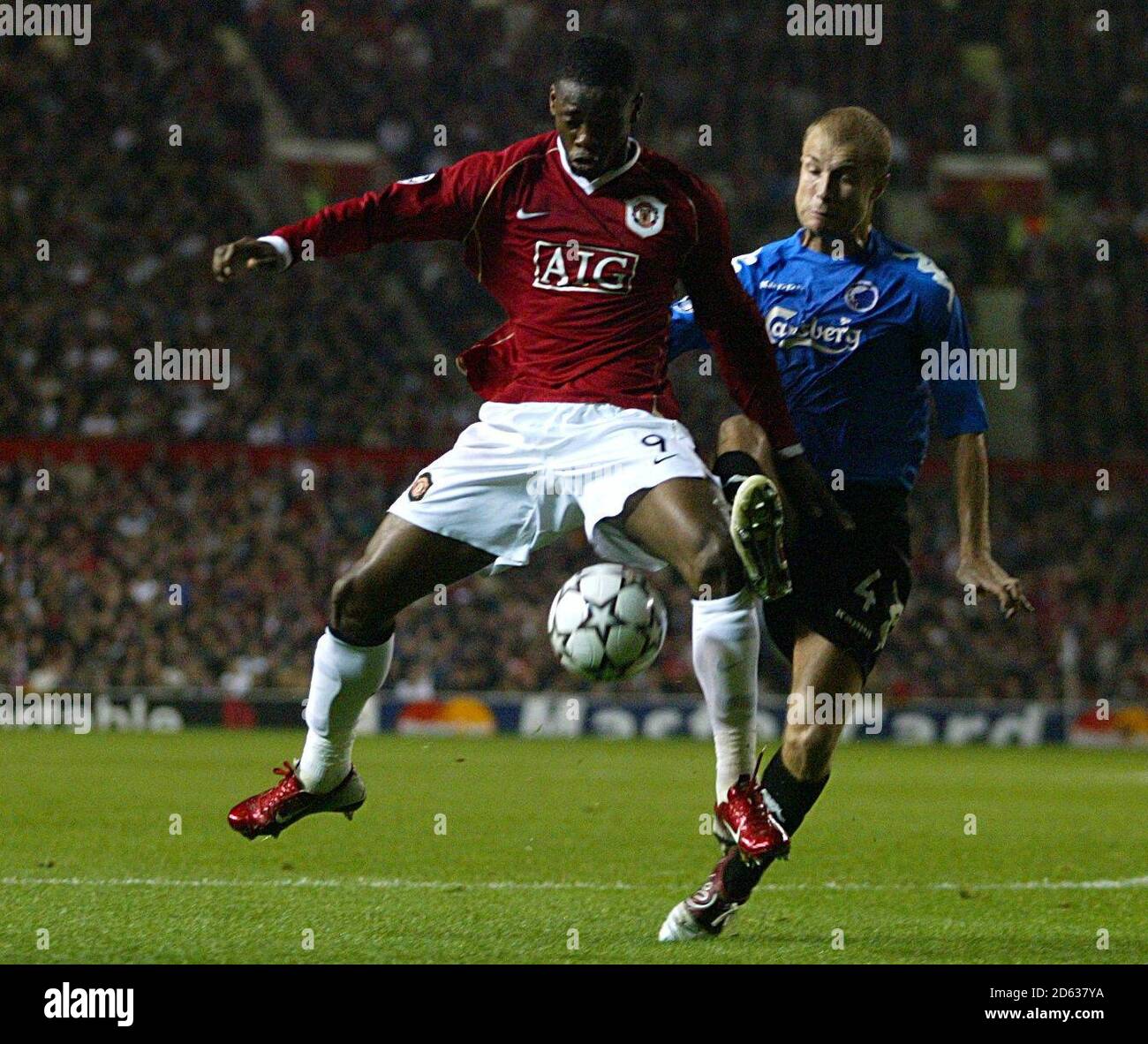 Manchester United's Louis Saha and FC Copenhagen's Hjalte Norregaard ...