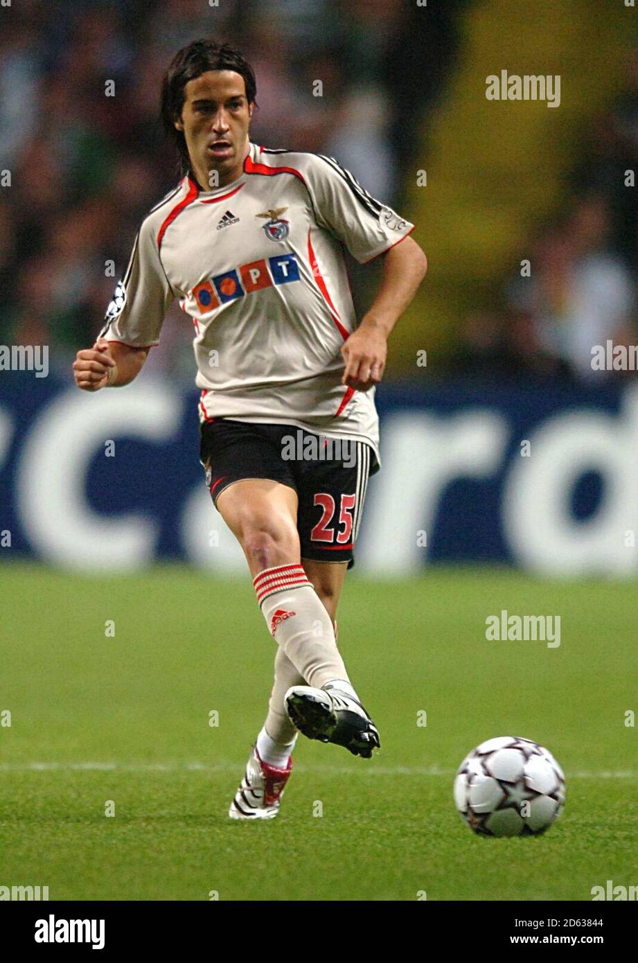 Benfica soccer club hi-res stock photography and images - Alamy