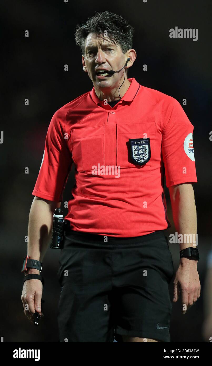 Match referee Lee Probert Stock Photo - Alamy