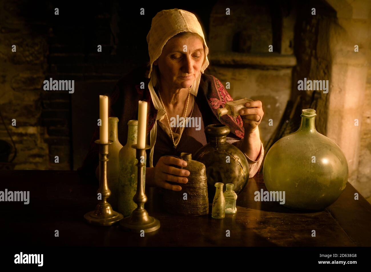 Wench costume hi-res stock photography and images - Alamy