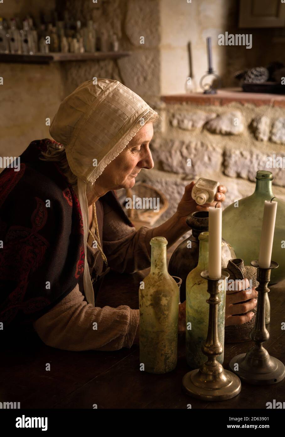 Medieval alchemy hi-res stock photography and images - Alamy