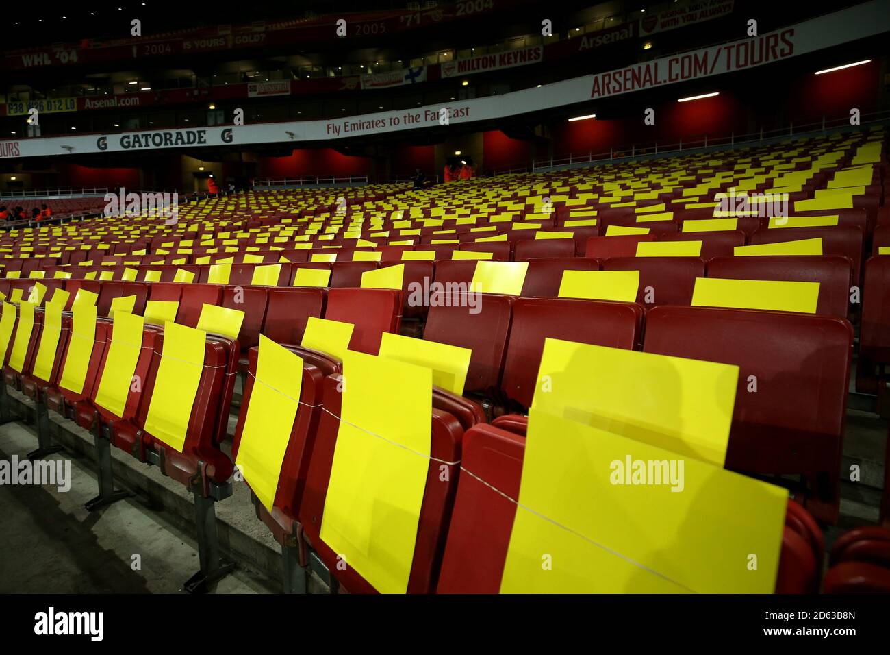 View premier league yellow hi-res stock photography and images - Alamy