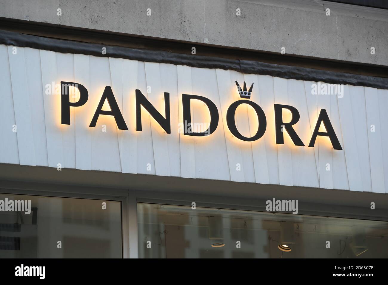 Pandora jewellery hi-res stock photography and images - Alamy