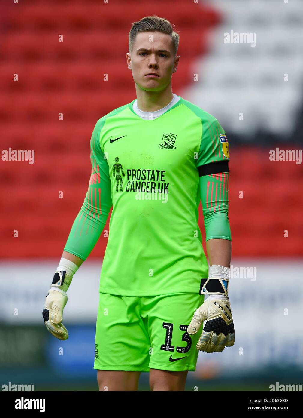 Southend United goalkeper Nathan Bishop Stock Photo - Alamy