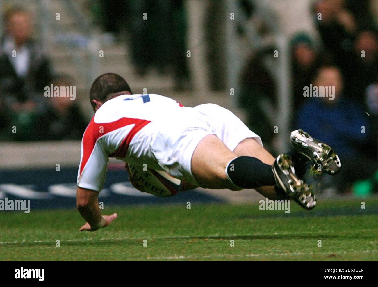 England's Shaun Perry dives over for his interception try Stock Photo ...
