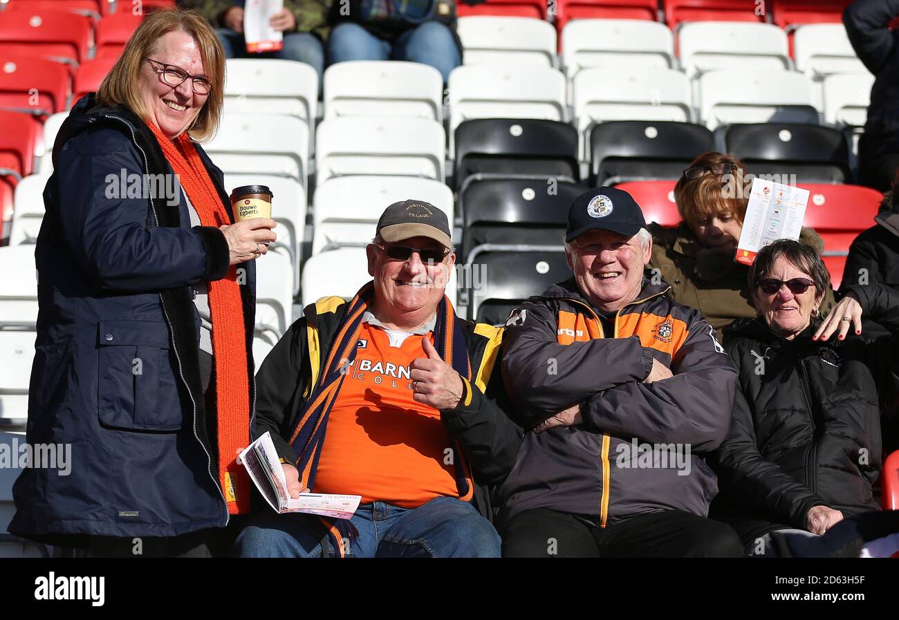 Luton supporters hi-res stock photography and images - Alamy