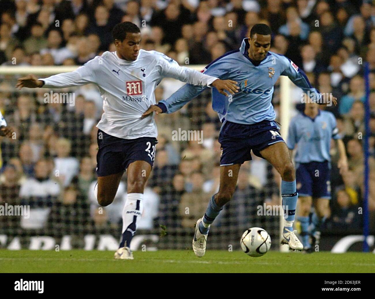 Tottenham hotspurs tom huddlestone hi-res stock photography and images ...