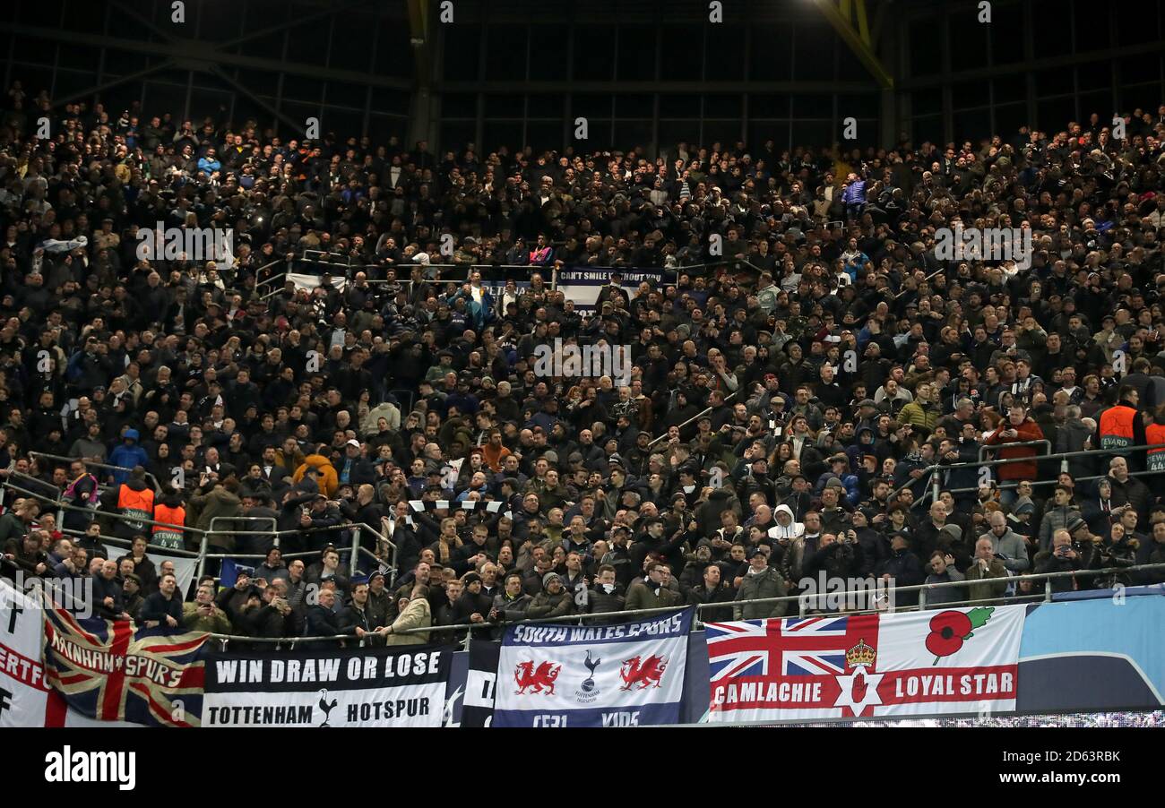 Tottenham hotspur fans in the stands hi-res stock photography and ...