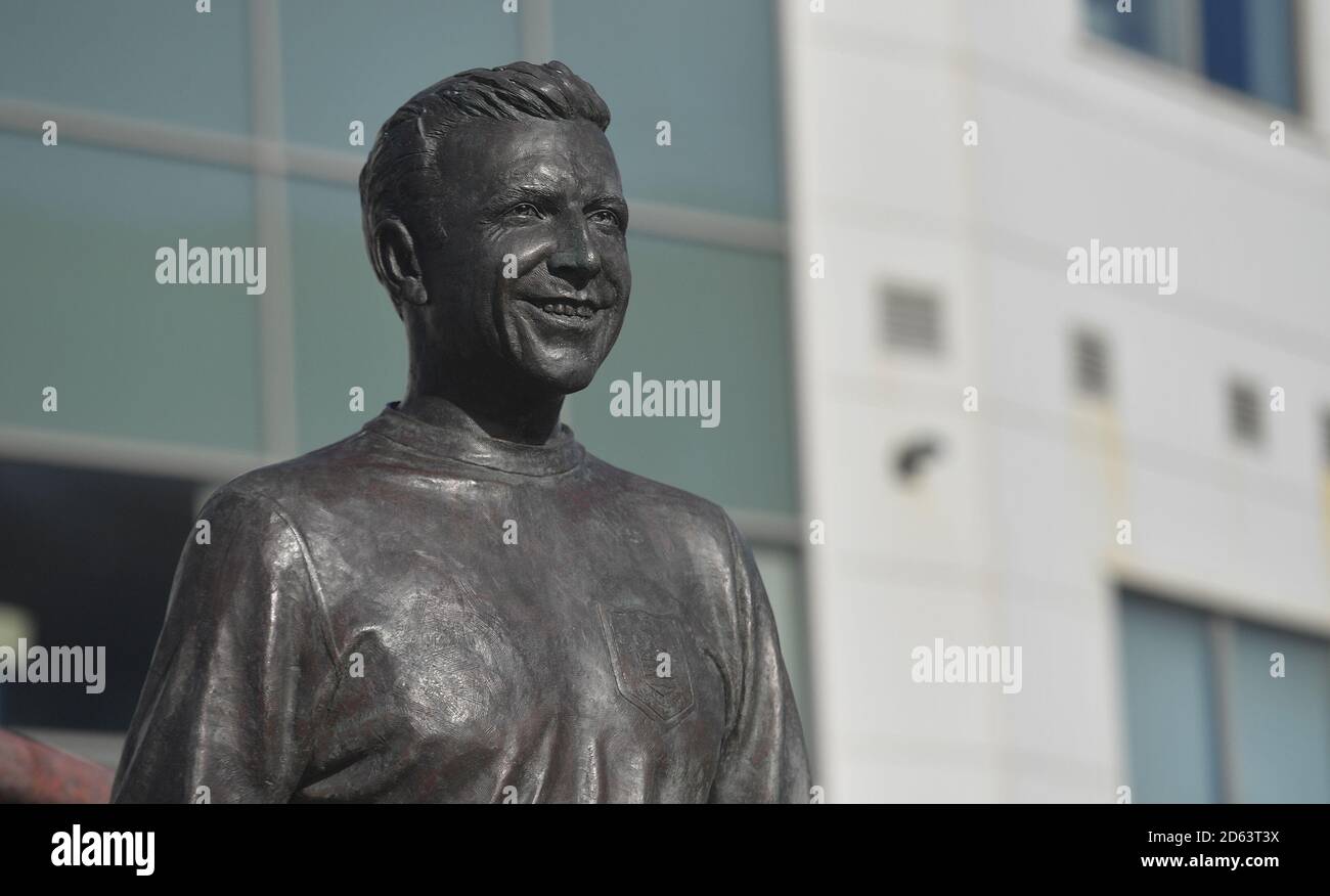 The Jimmy Armfield statue outside Bloomfield Road Stock Photo - Alamy