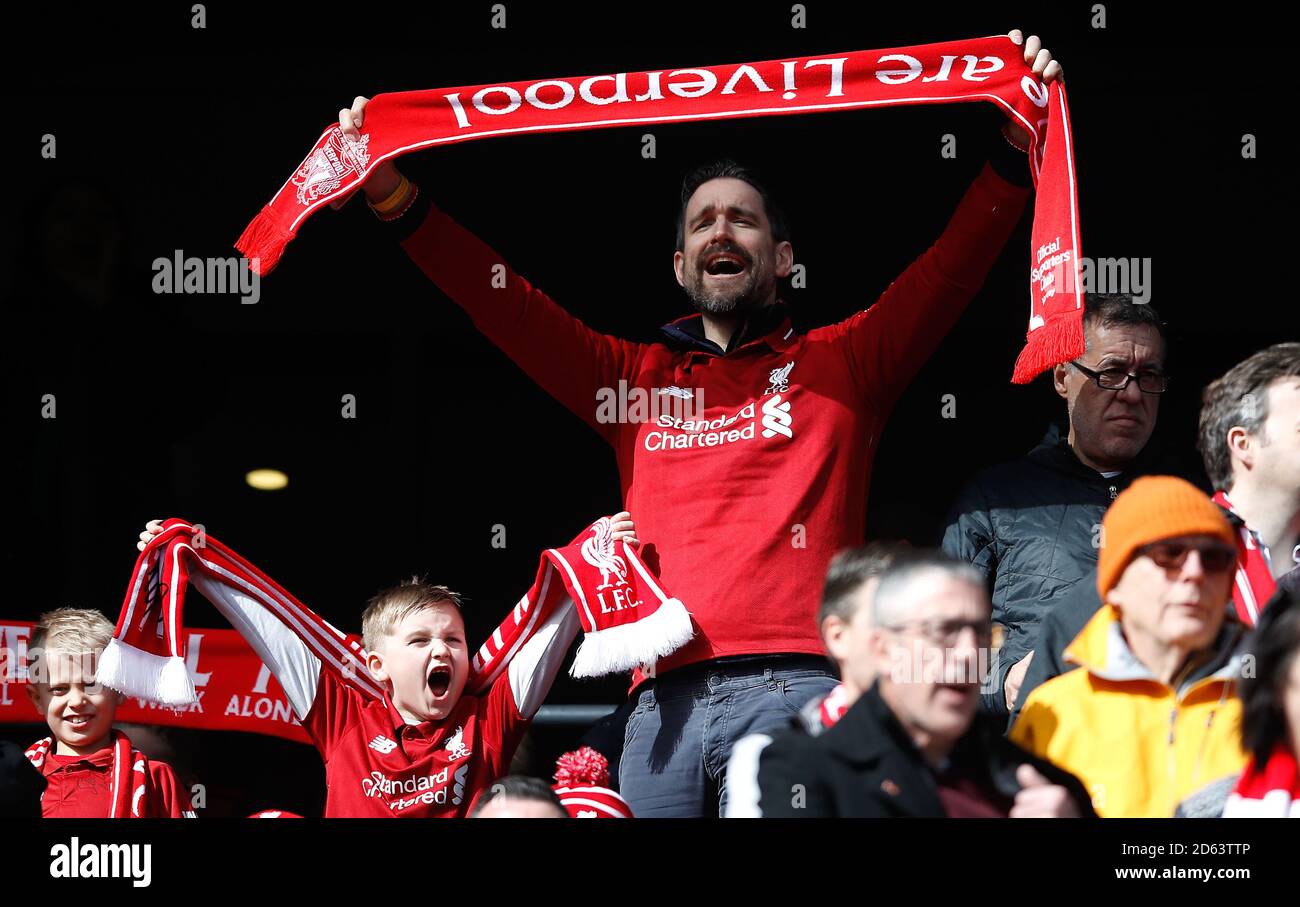 Liverpool fans cheering hi-res stock photography and images - Alamy
