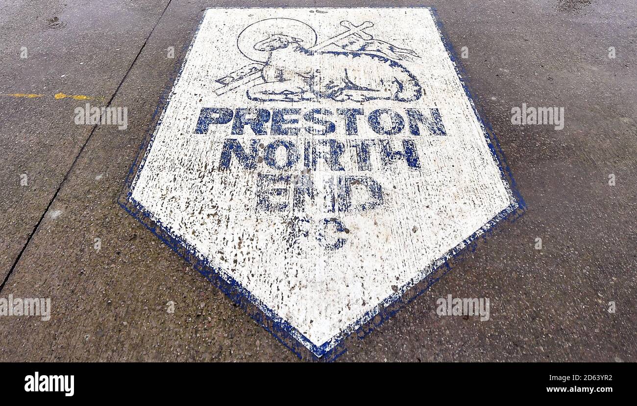 Covered stadium hi-res stock photography and images - Alamy