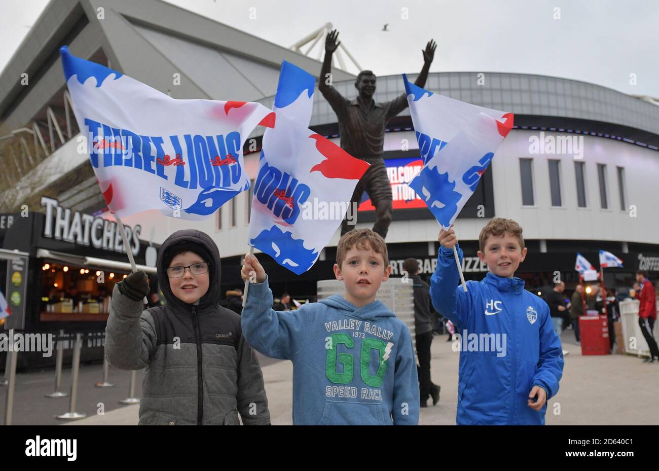 Young england fans hi-res stock photography and images - Alamy
