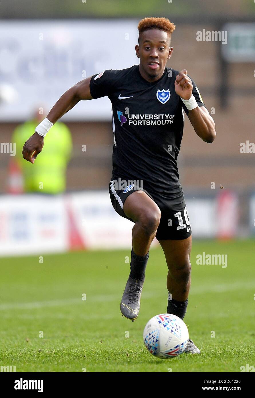 Portsmouth's Jamal Lowe Stock Photo - Alamy