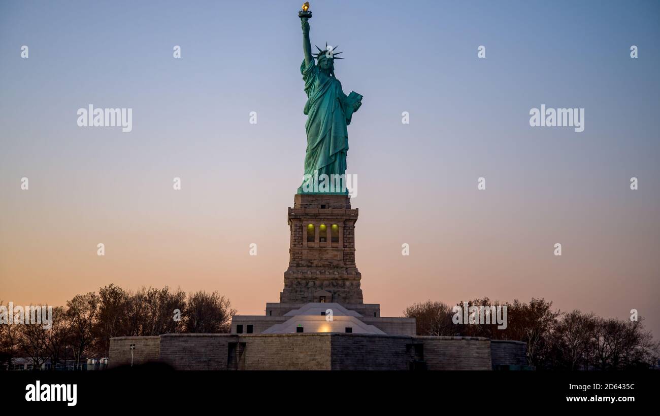 Statue of liberty people in crown hi-res stock photography and images ...