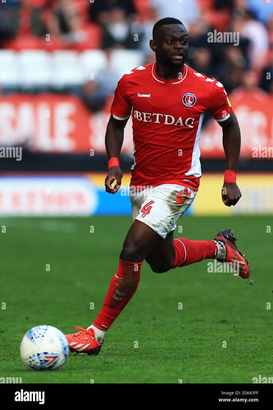 Charlton athletics krystian bielik hi-res stock photography and images ...