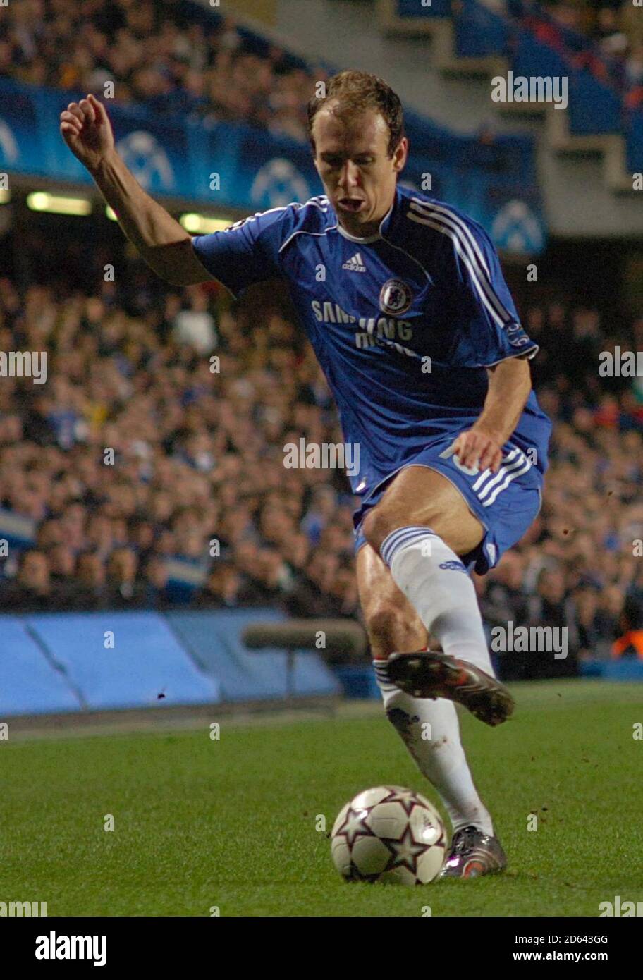 Arjen robben chelsea hi-res stock photography and images - Alamy