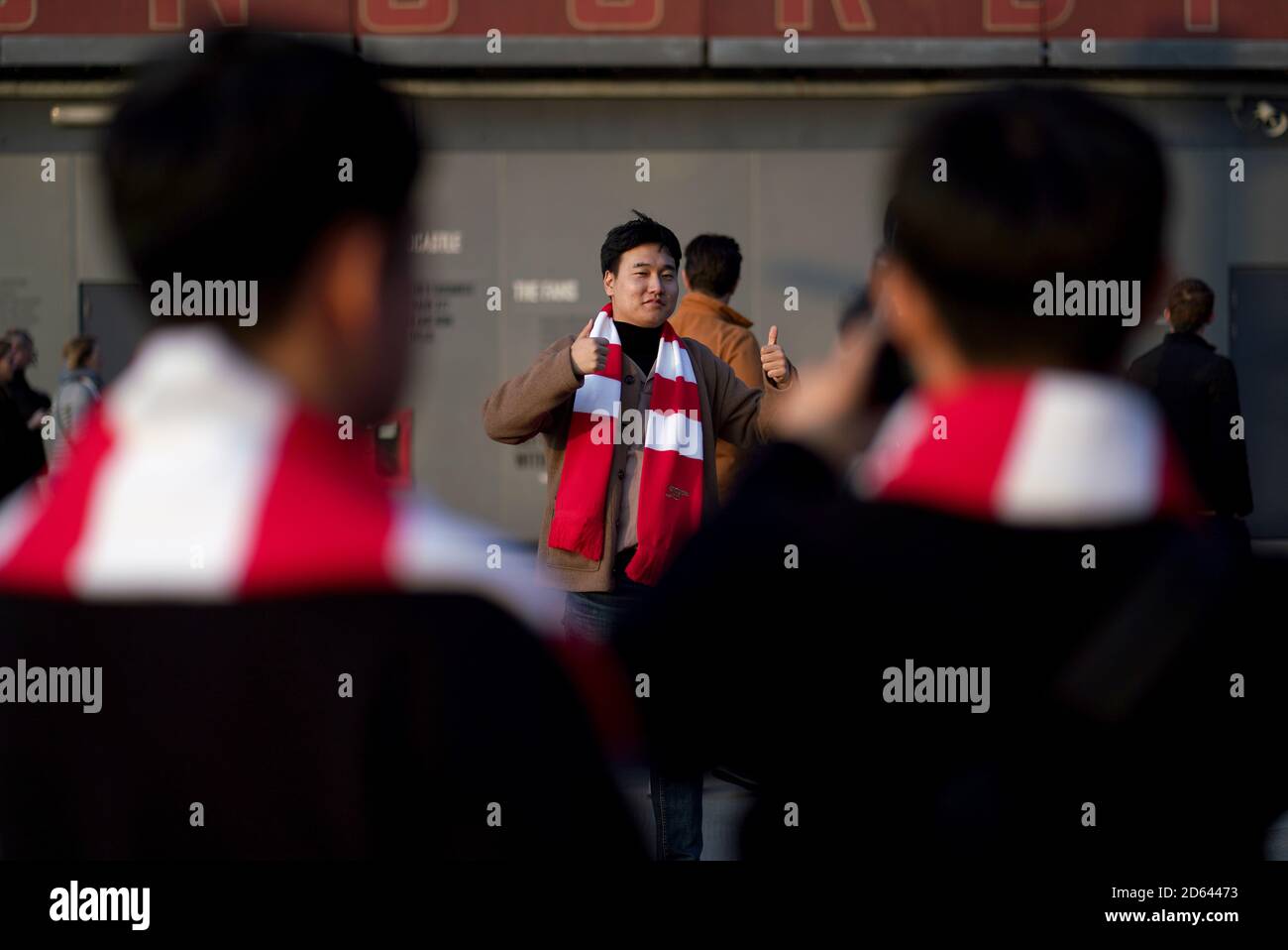 Arsenal fans pose hi-res stock photography and images - Alamy