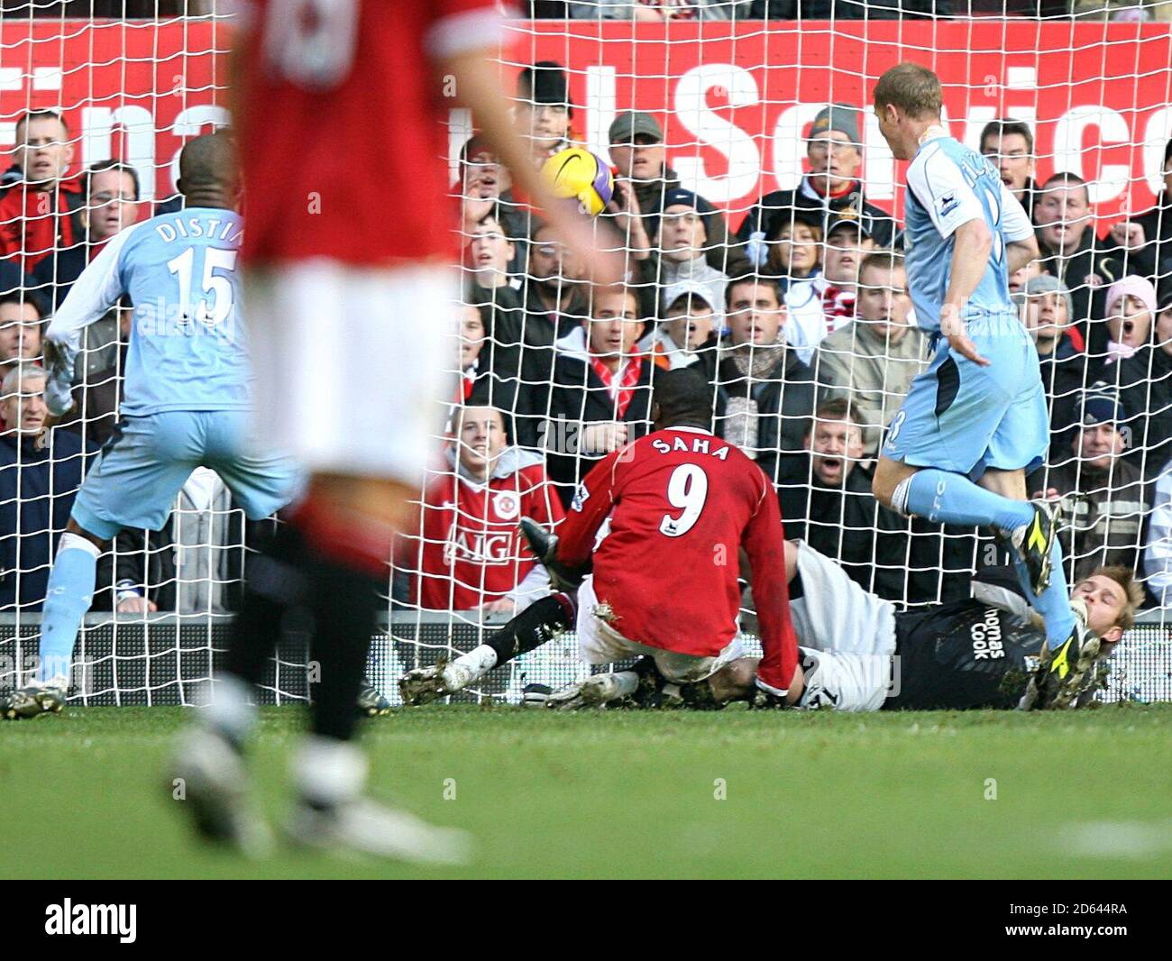 Manchester United's Louis Saha scores his 50th Premier League goal ...