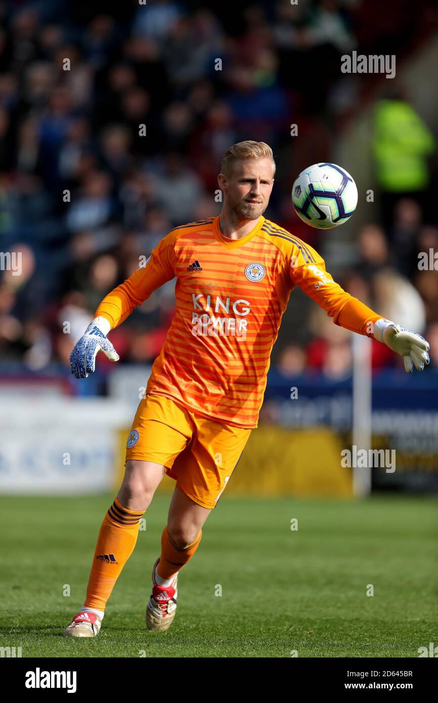 Leicester City goalkeeper Kasper Schmeichel in action Stock Photo - Alamy
