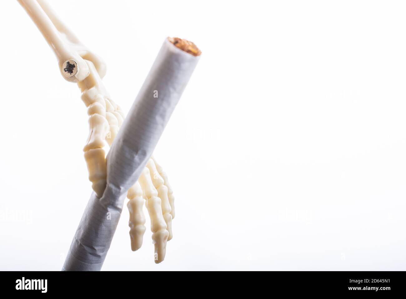 Skeleton smoking kills hi-res stock photography and images - Alamy