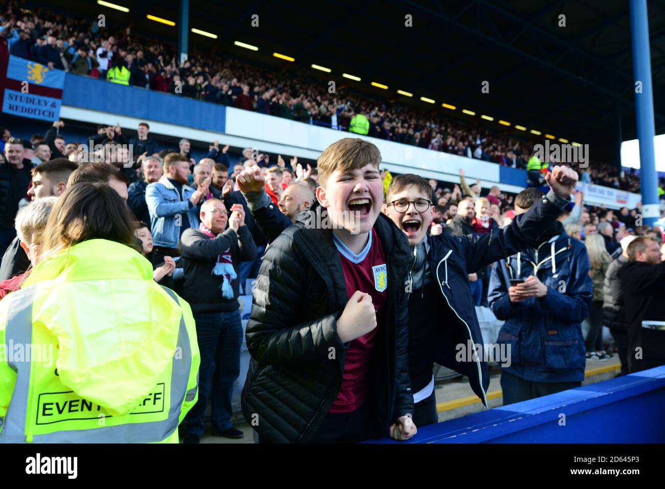 Aston villa fans celebrate hi-res stock photography and images - Alamy