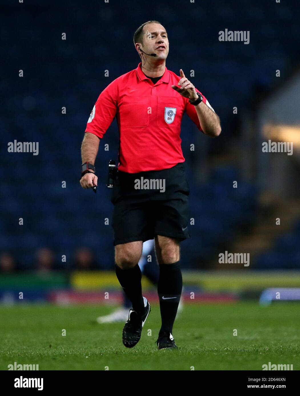 Match referee simpson hi-res stock photography and images - Alamy