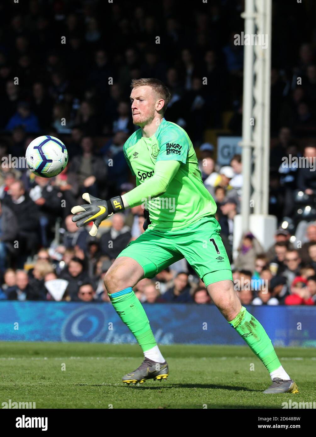Everton's goalkeeper Jordan Pickford on the ball Stock Photo - Alamy