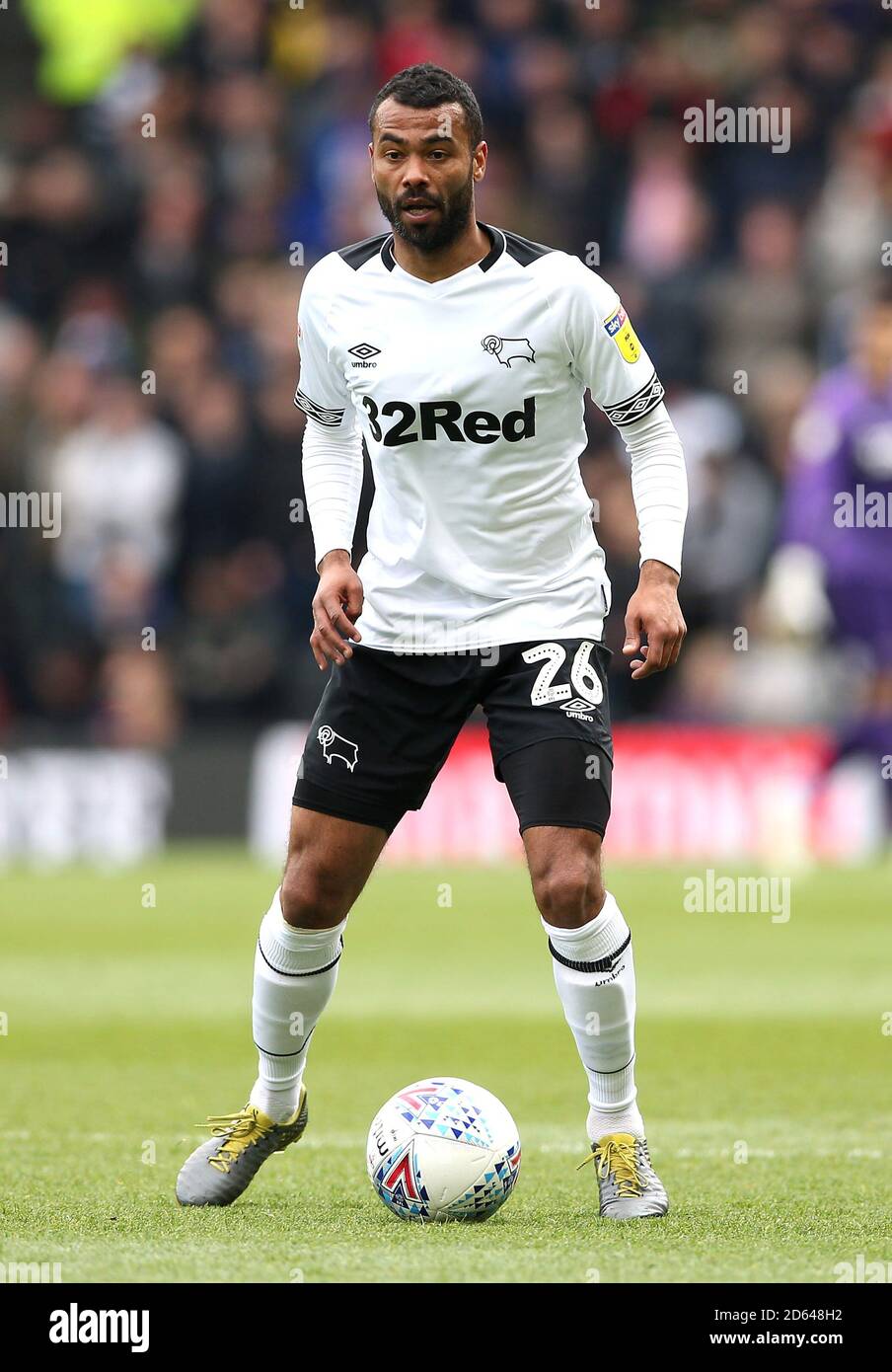 Ashley cole football action hi-res stock photography and images - Alamy