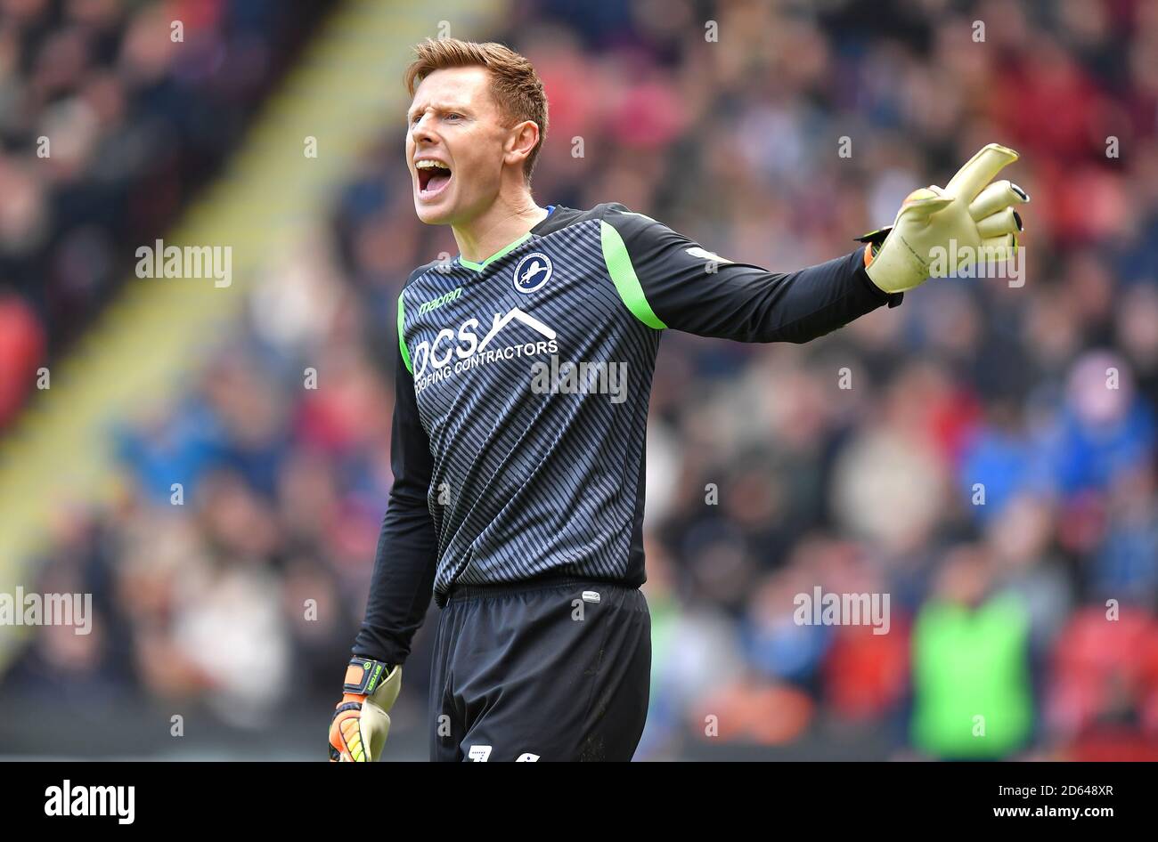 Millwall goalkeeper David Martin instructs his players Stock Photo - Alamy