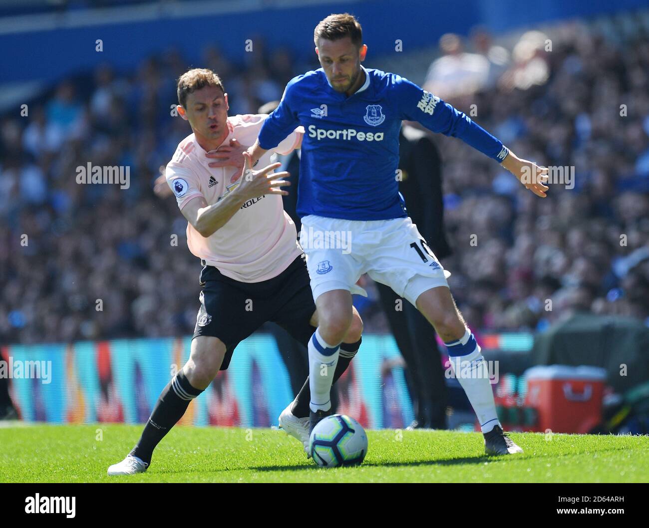 Manchester United's Nemanja Matic (left) and Everton's Gylfi Sigurdsson ...