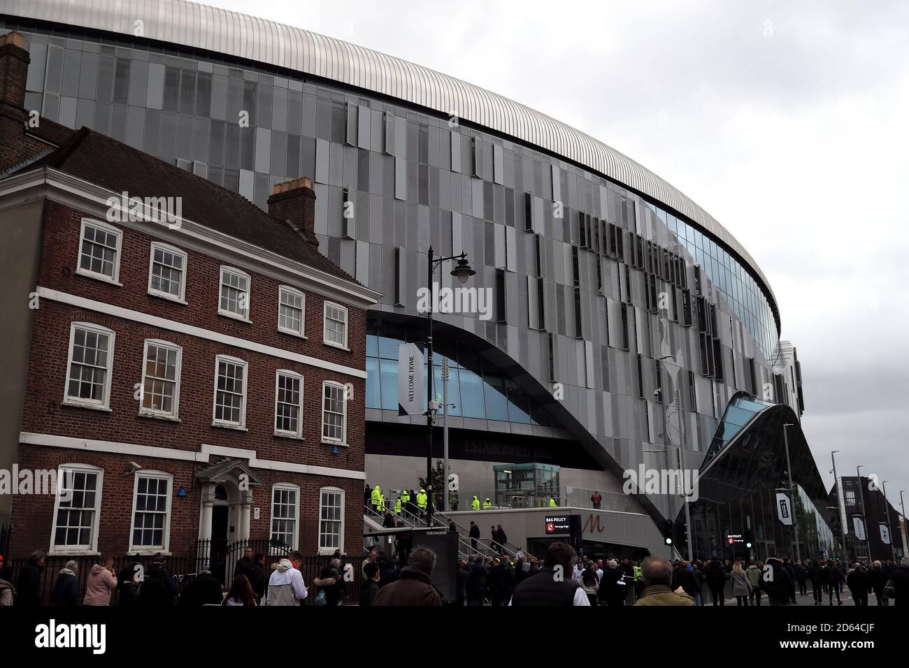 Gv stadium fans crowd football hi-res stock photography and images - Alamy