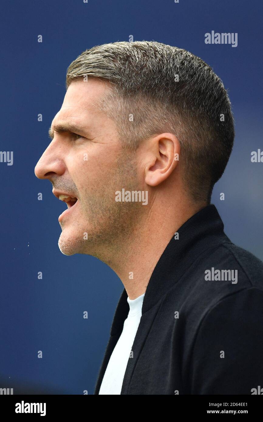 Löwe manager hi-res stock photography and images - Alamy