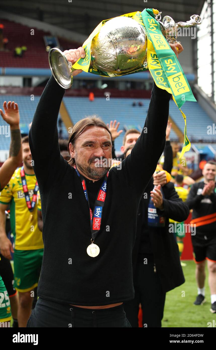 Daniel farke trophy hi-res stock photography and images - Alamy