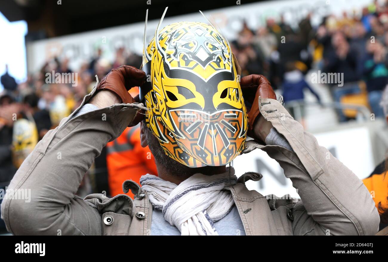 Wolverhampton wanderers fans show hi-res stock photography and images ...