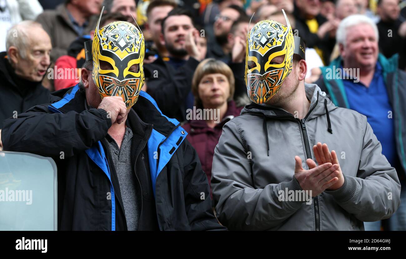 Wolverhampton wanderers fans show hi-res stock photography and images ...