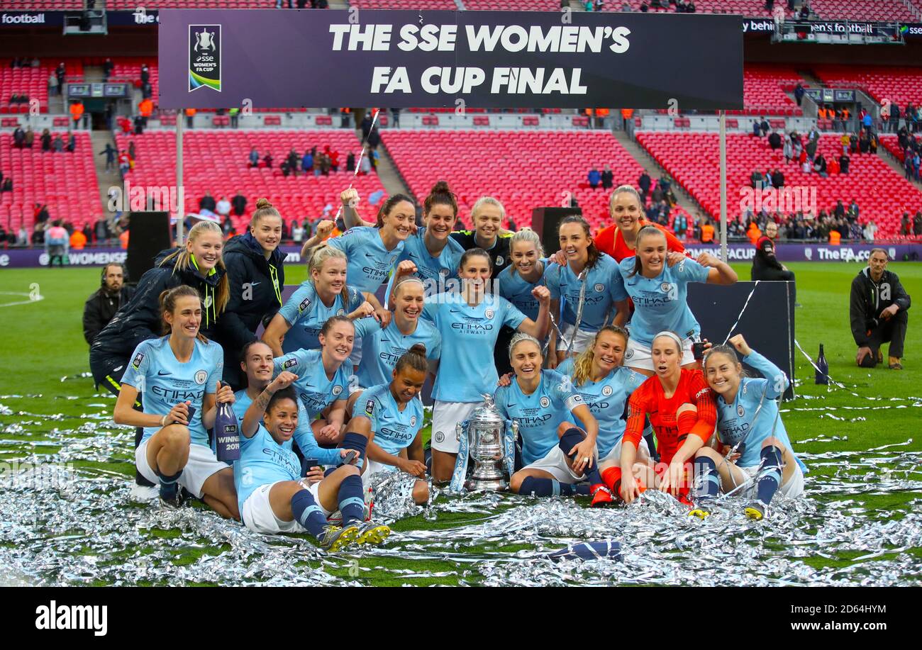 Manchester City Women celebrate winning the Women's FA Cup Final Stock ...