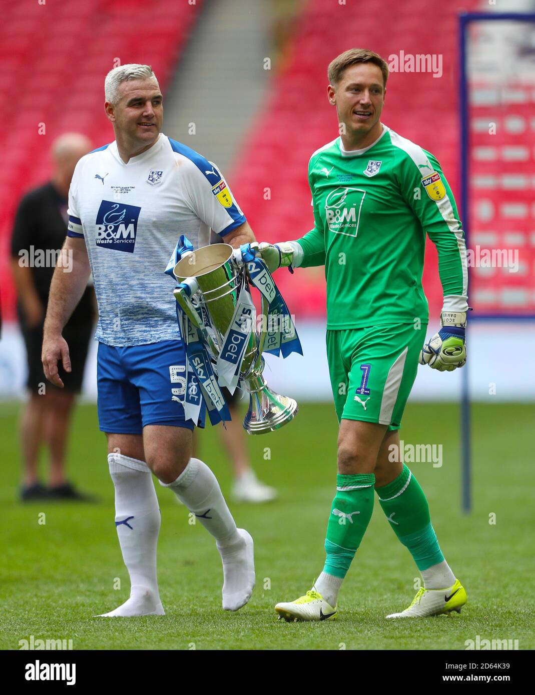 Steve mcnulty tranmere trophy hi-res stock photography and images - Alamy
