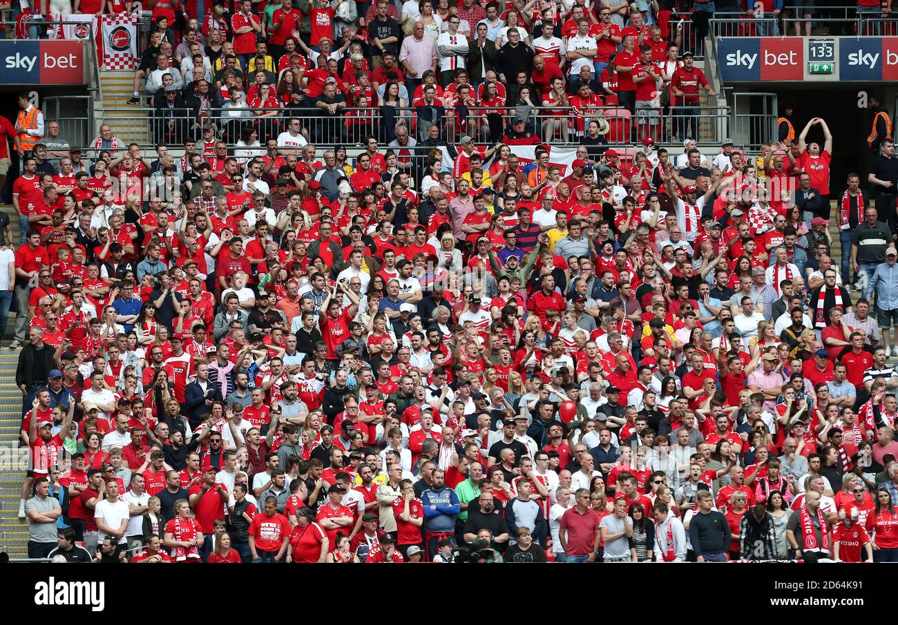 Charlton Fans in the stands show their support Stock Photo - Alamy