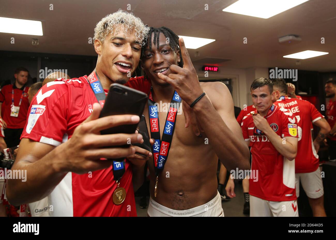 Charlton Athletic's Lyle Taylor and Joe Aribo Stock Photo - Alamy