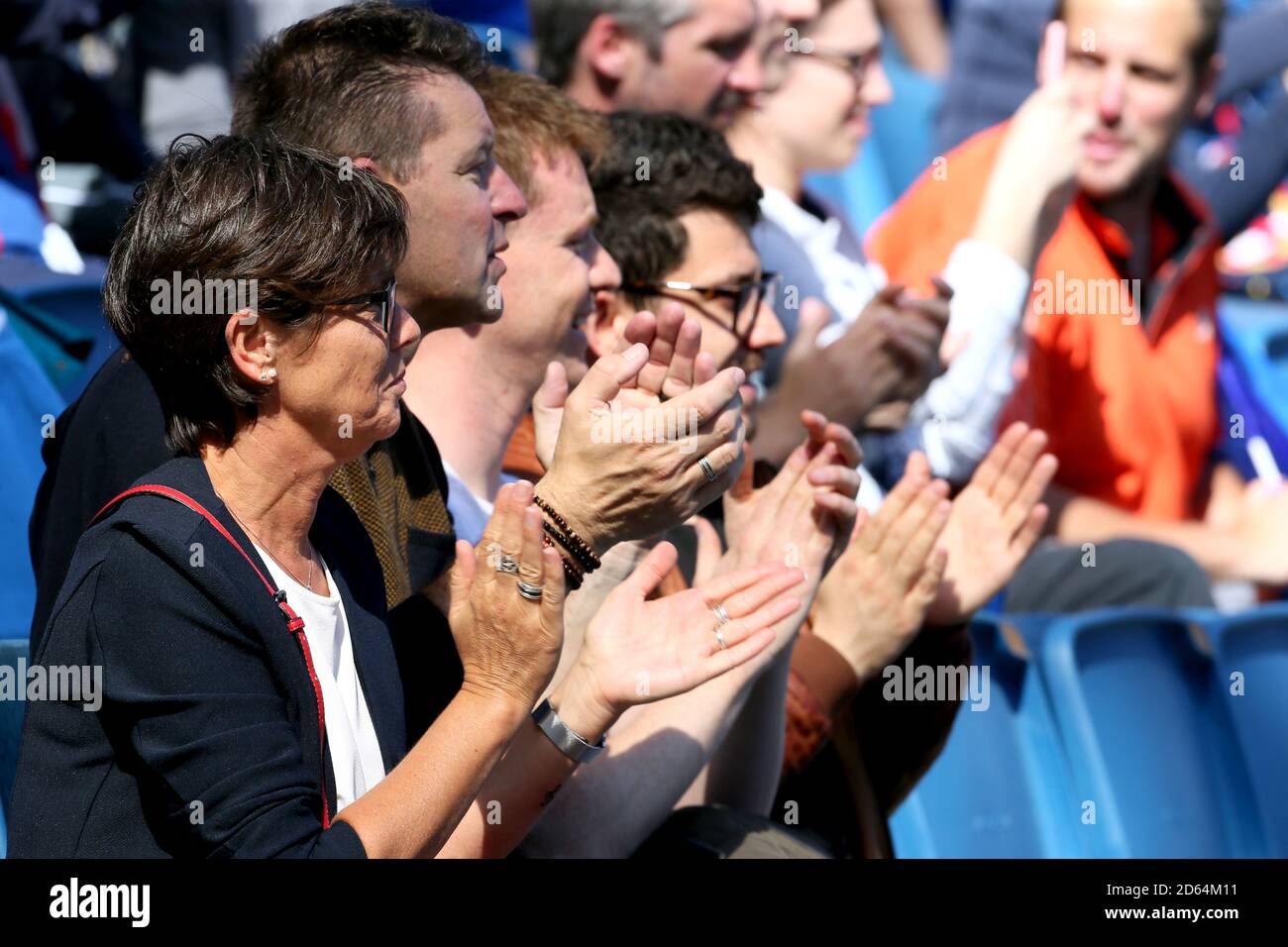 Fans applaud in stands hi-res stock photography and images - Alamy