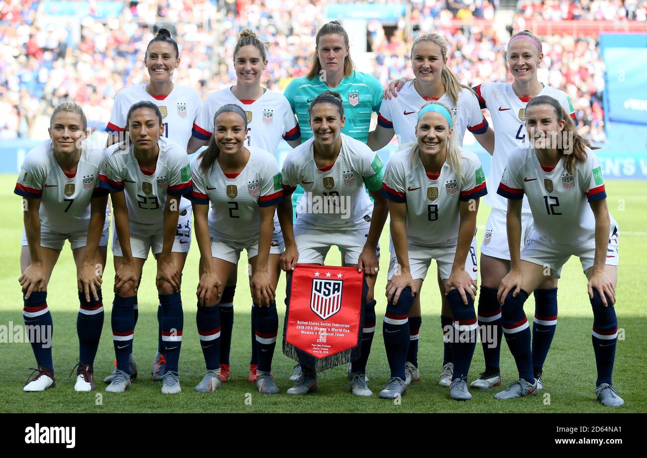 United States Women's team lineup for a photo ahead of the match (top ...