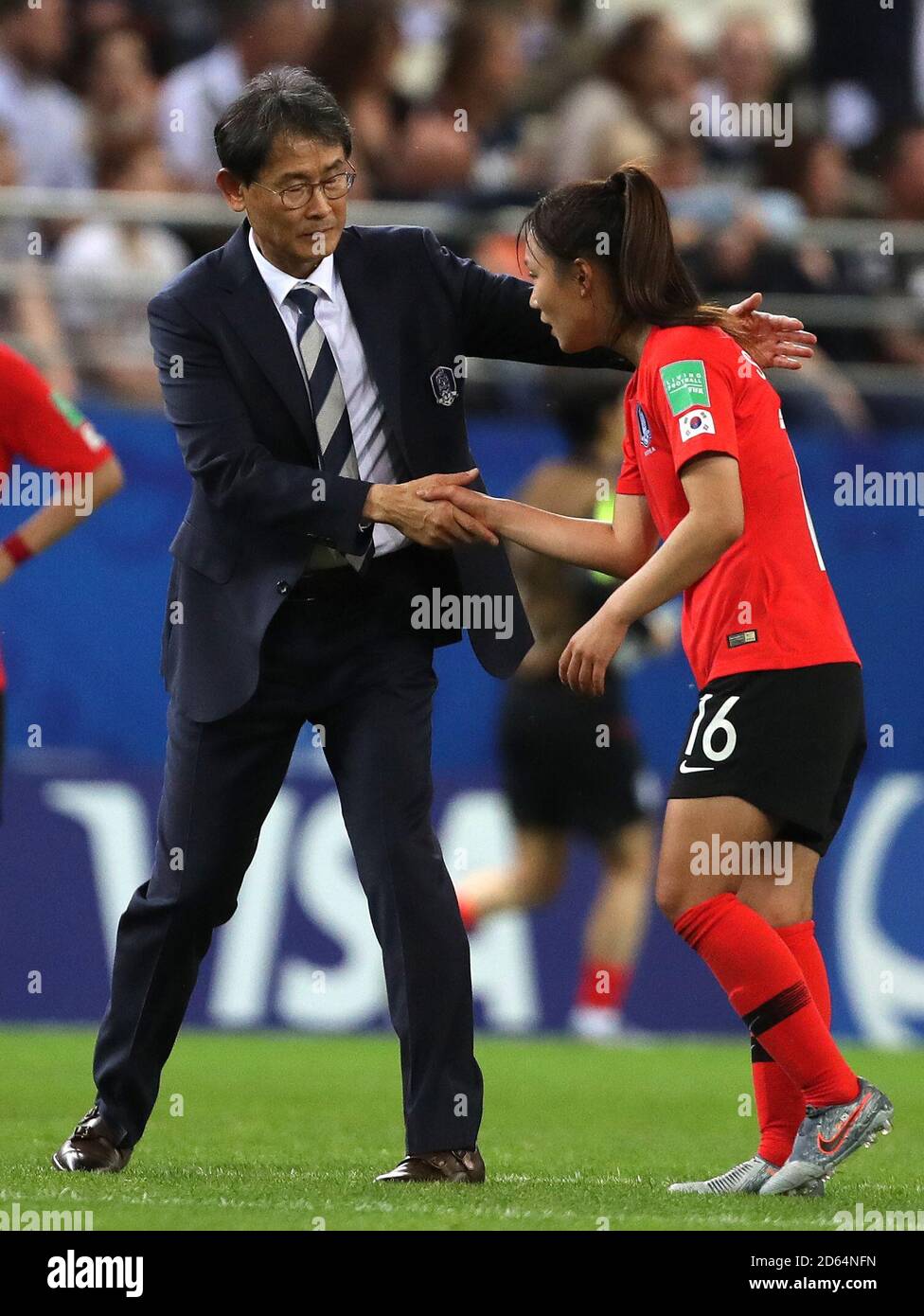 South Korea manager Yoon Deok-yeo and South Korea's Jang Selgi after ...