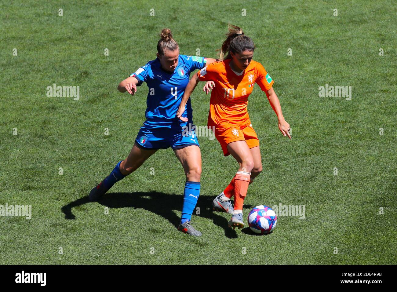 Italy's Aurora Galli (left) and Netherlands' Danielle van de Donk ...