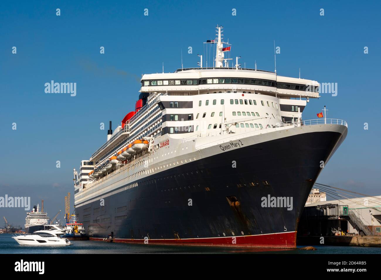 queen mary 2 11 alongside at the port of southampton docks, uk cunard ...