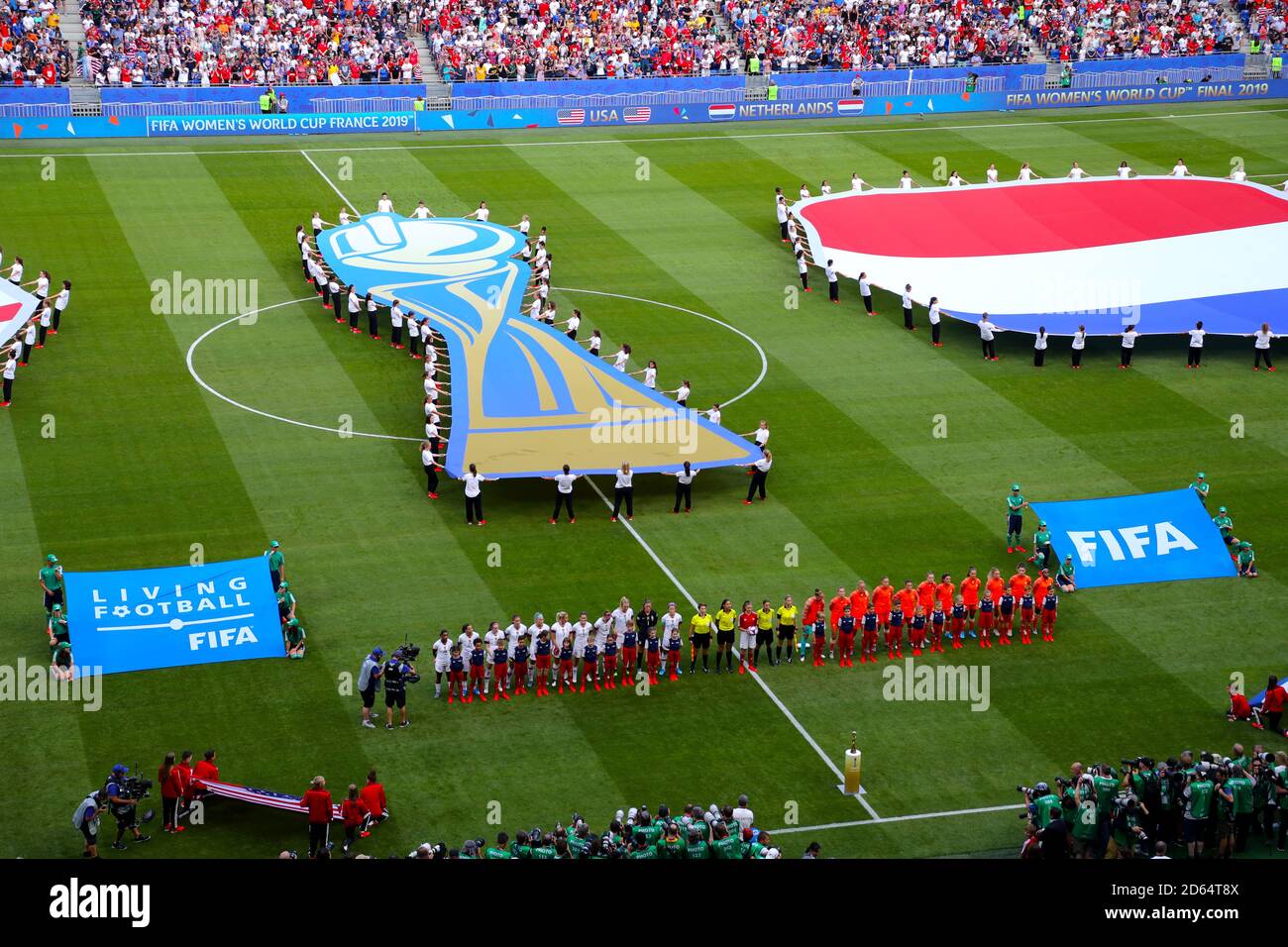 Teams line up on the pitch ahead of the match Stock Photo - Alamy