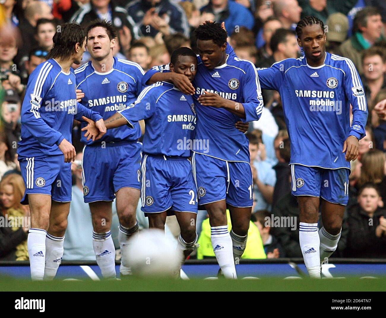 Chelsea's Shaun Wright-Phillips (center) celebrates his goal with team ...