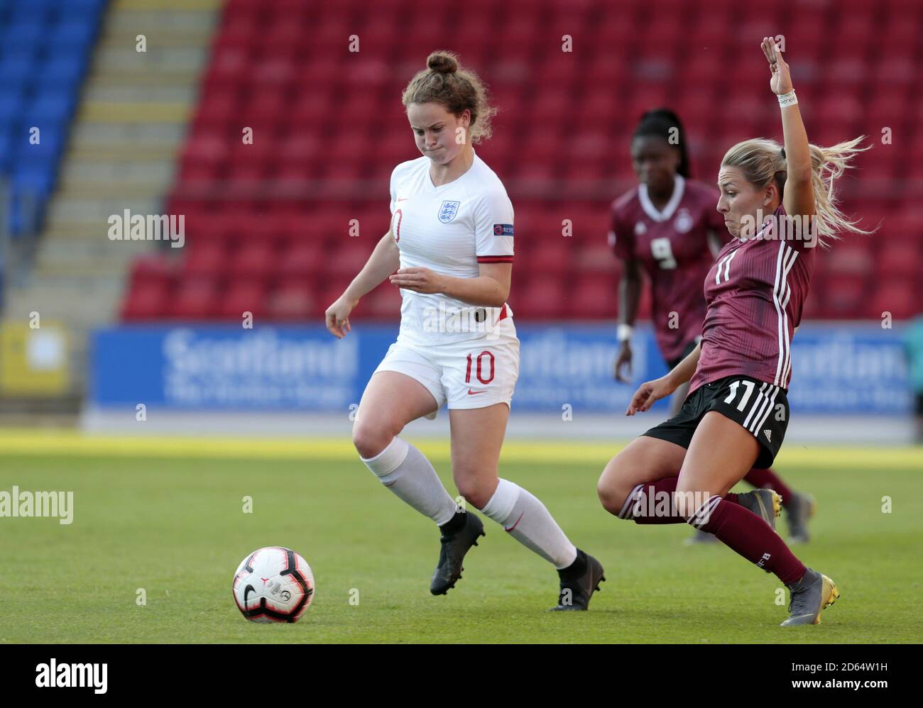 England's Emily Syme (left) and Germany's Gina-Maria Chmielinskir ...