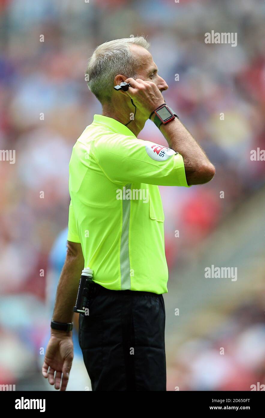 Premier league referee var hi-res stock photography and images - Alamy