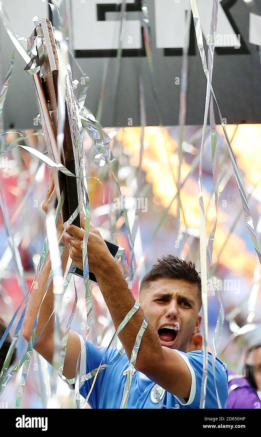 Rodri premier league trophy hi-res stock photography and images - Alamy